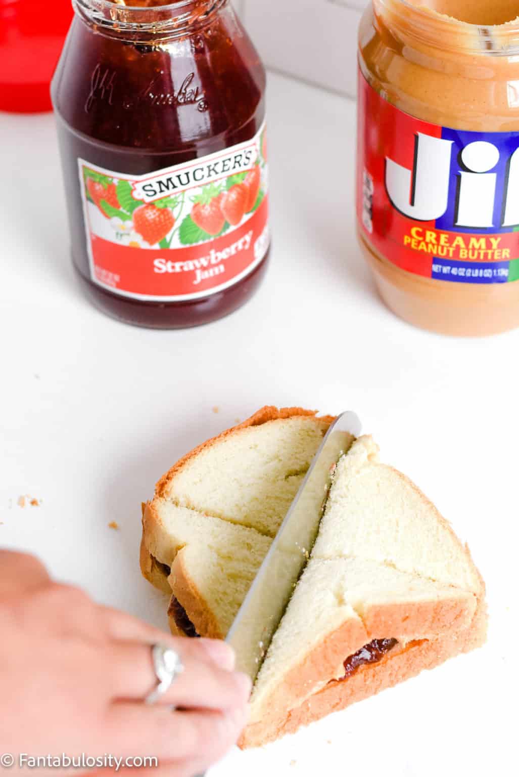 How to Make a Peanut Butter and Jelly (The Right Way!)