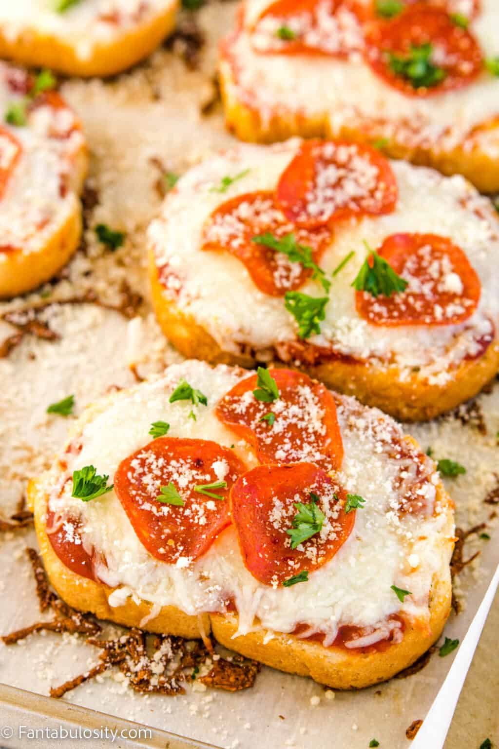 Texas Toast Pizzas - Fantabulosity