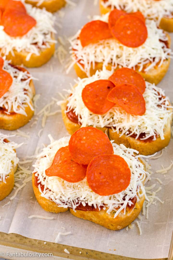 Texas Toast Pizzas - Fantabulosity